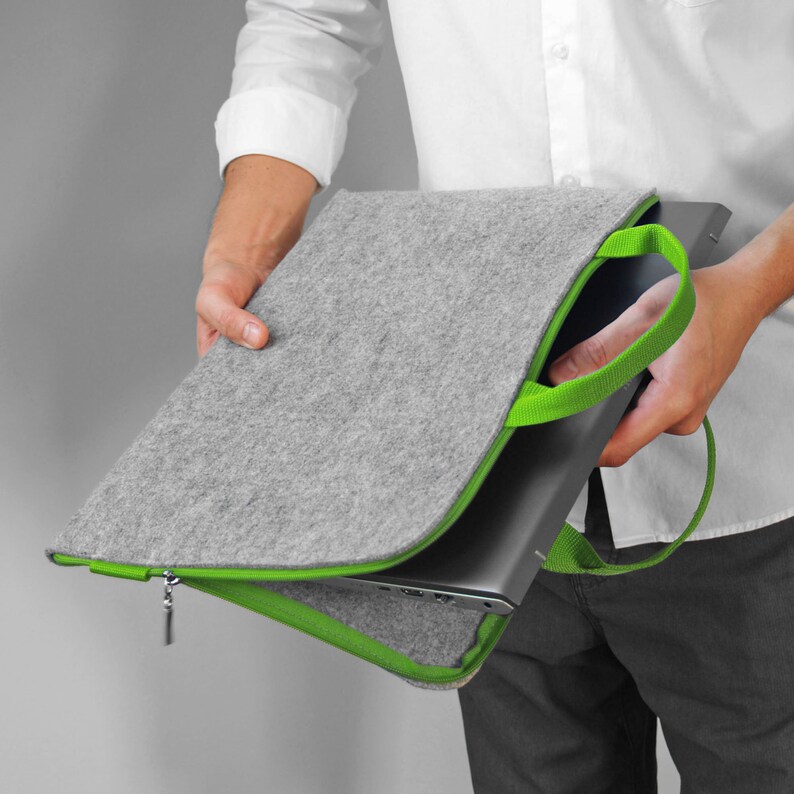 MACBOOK SLEEVE FELT Laptop Cover with Hands green zipper and | Etsy