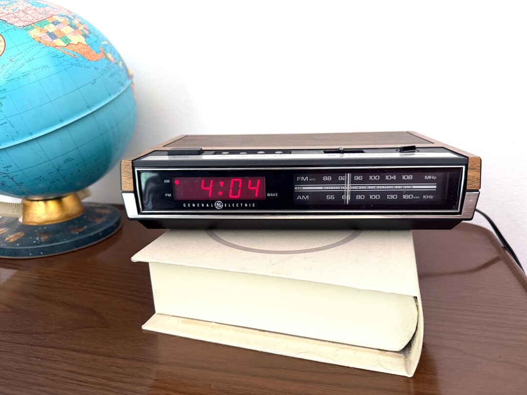 1980s Vintage General Electric Digital Clock Radio, Woodgrain Digital ...