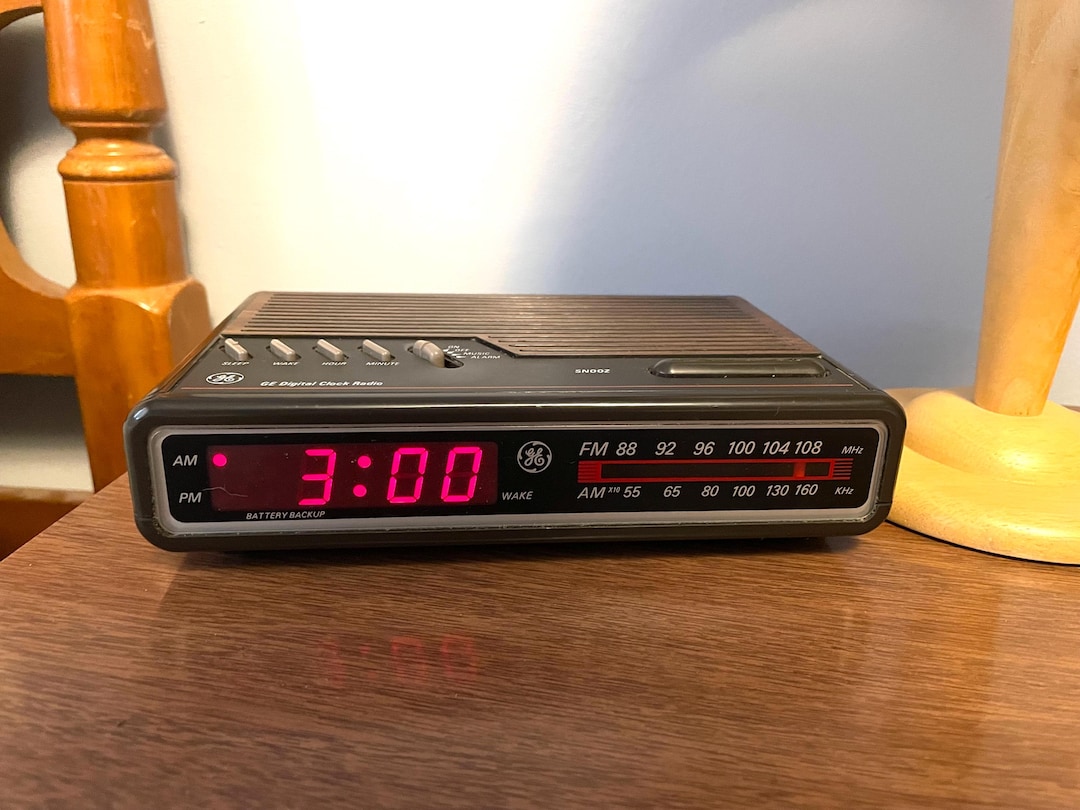 Vintage 1985 GE Digital Alarm Clock Radio AM/FM Model 7-4612B, Working ...