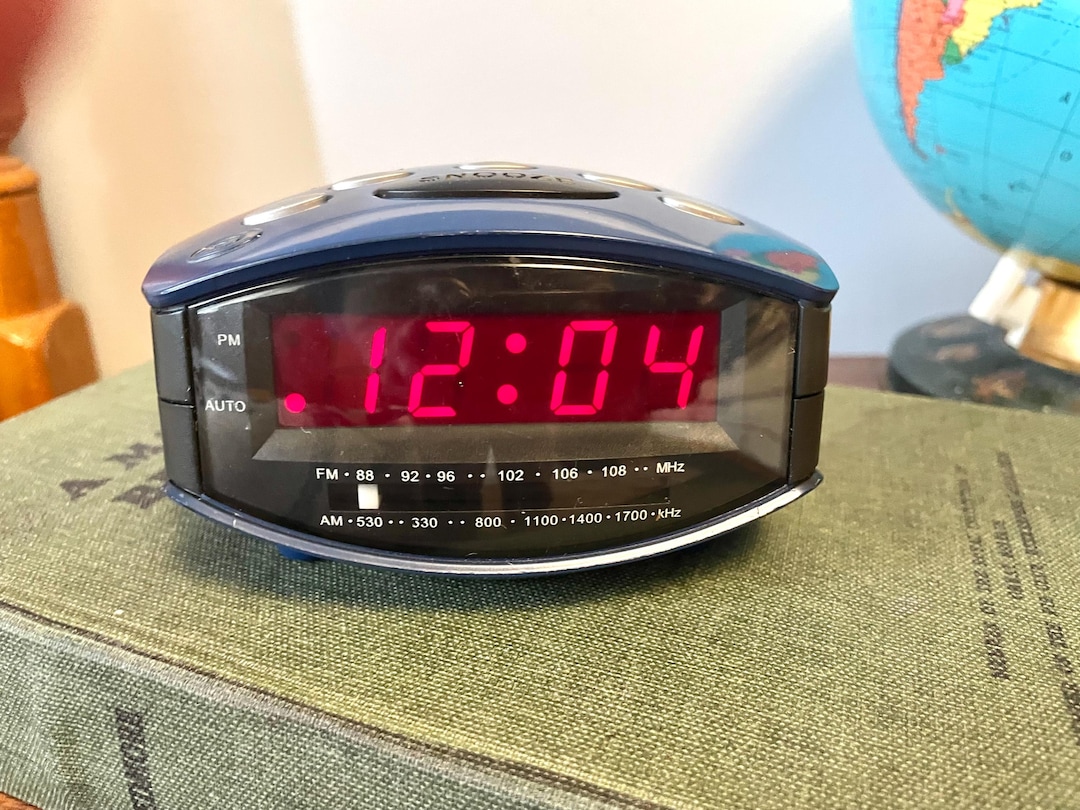 Vintage 80's Blue Durabrand Digital Alarm Clock Radio, Blue 1980s ...