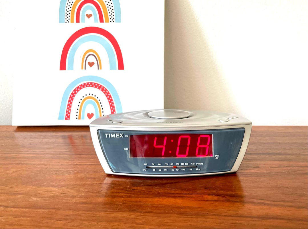 Timex Sound Chamber Silver Alarm Clock Radio, Timex Digital LED Alarm ...