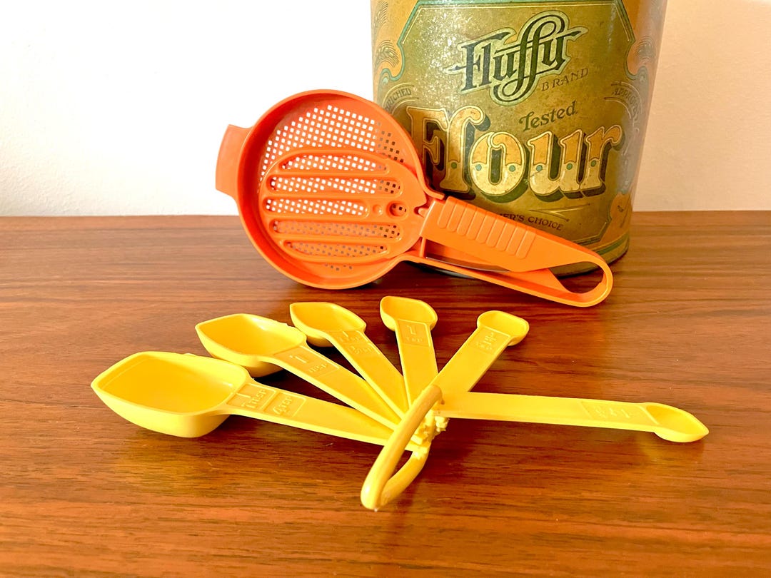 Vintage Orange Tupperware Sifter With Yellow Measuring Spoons Set - Etsy