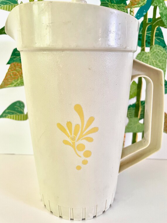 Tupperware #874-14 Small Tupperware Push Button Pitcher Almond and ...