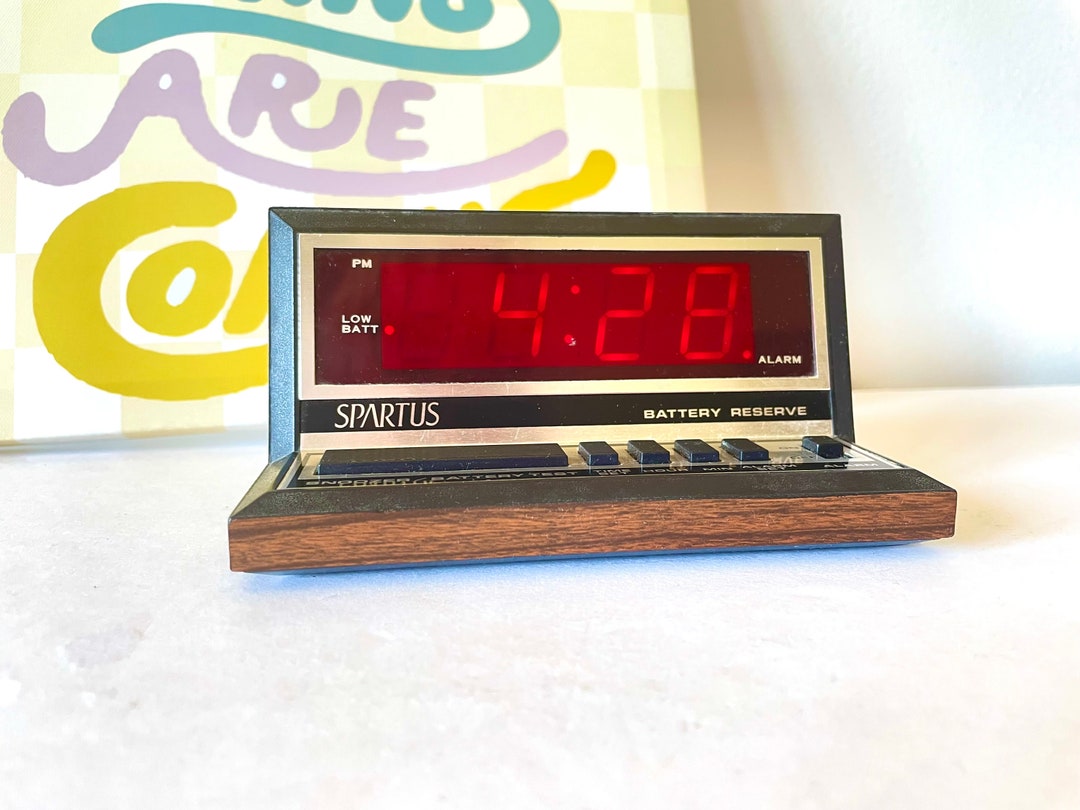 1980's Vintage Spartus Digital Alarm Clock, Woodgrain Digital Alarm ...