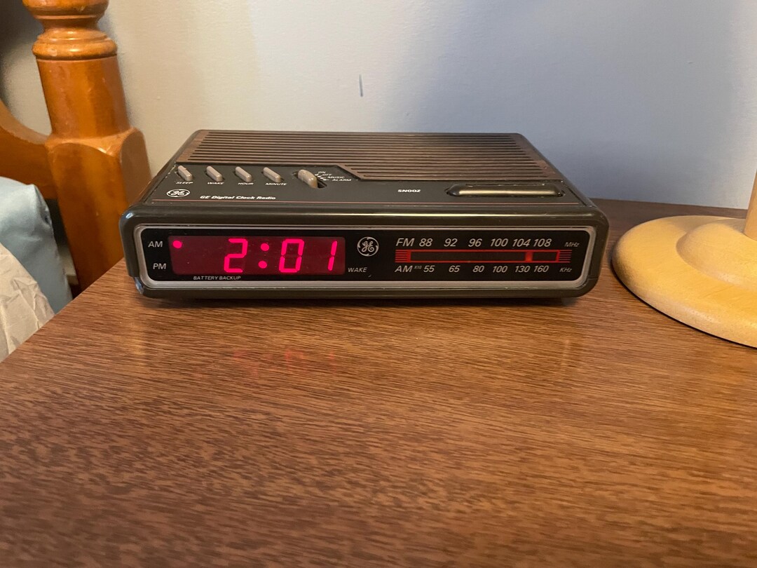 Vintage 1985 GE Digital Alarm Clock Radio AM/FM Model 7-4612B, Working ...