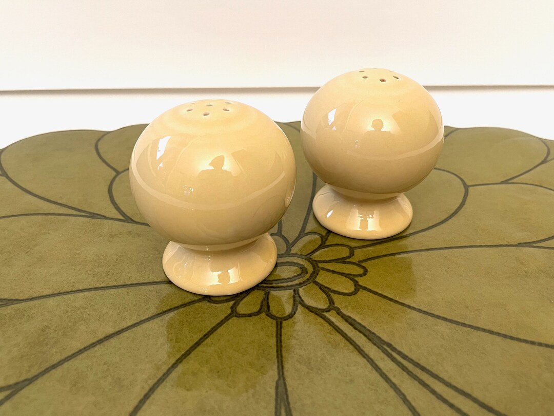 Homer Laughlin Fiesta Ivory Salt and Pepper Set, Fiesta Round Salt and ...