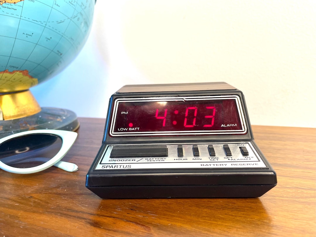 1980's Vintage Spartus Digital Alarm Clock, Woodgrain Digital Alarm ...