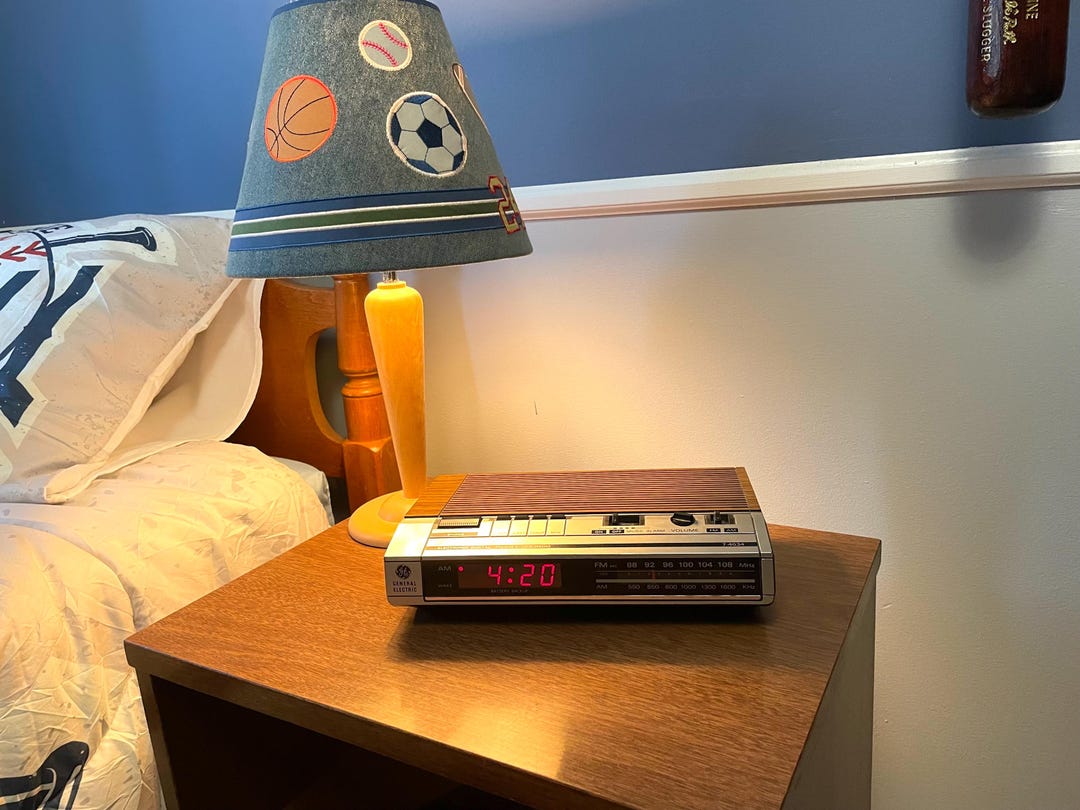 1980's Vintage General Electric Digital Clock Radio, Woodgrain Digital ...