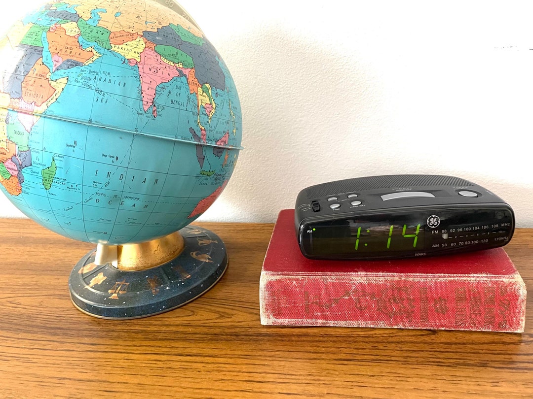 GE Vintage Digital Alarm Clock Radio - 1990s AM/FM Model 7-4835B - Etsy