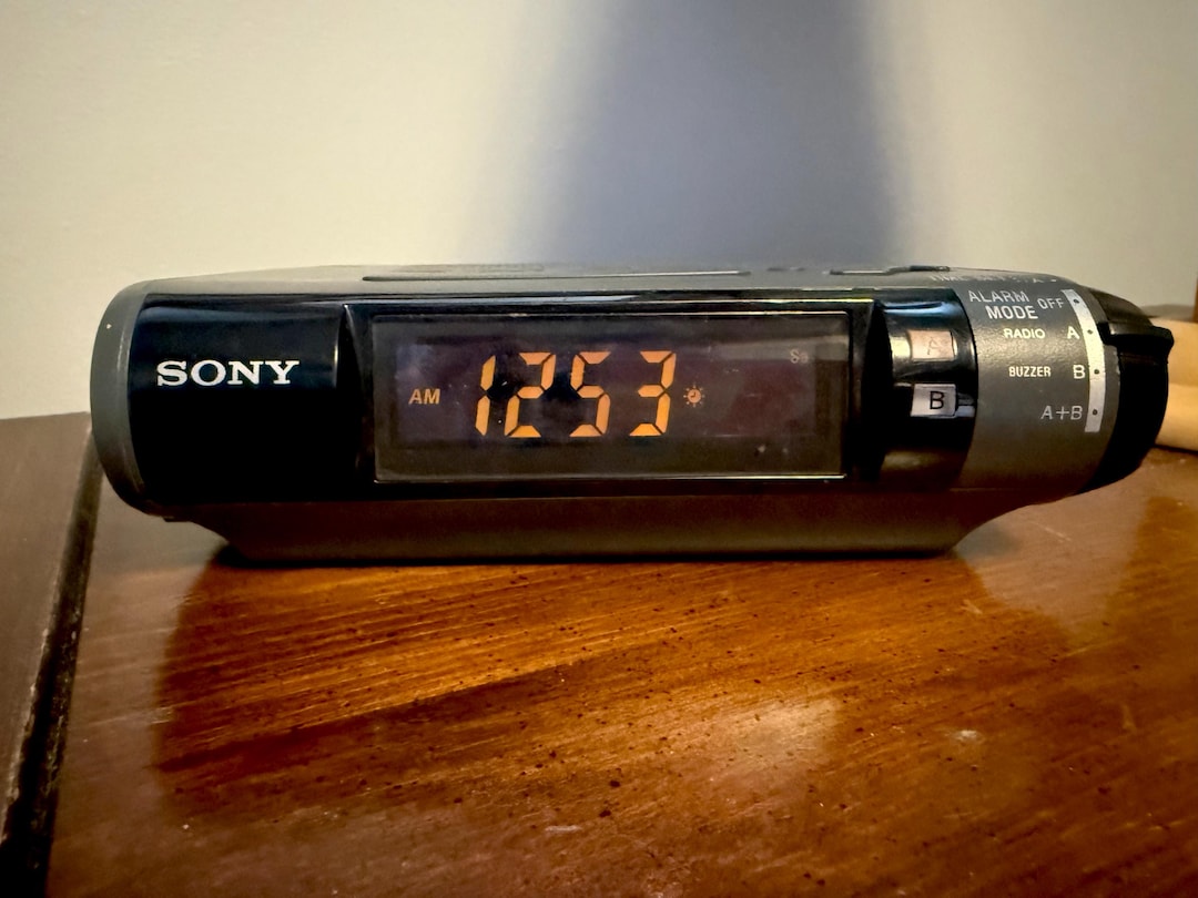 Vintage Early 2000s Sony Dream Machine Alarm Clock Radio Model ICF-C253 ...