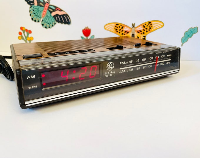 1980's Vintage General Electric Digital Clock Radio, Woodgrain Digital ...