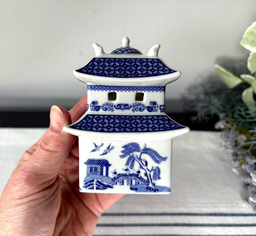 Johnson Brothers Blue Willow Pagoda Night Light Cover ~ Blue & White ...