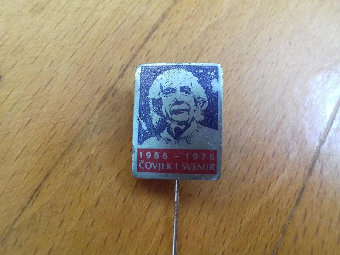 Vintage Pin Badge Albert Einstein - Etsy