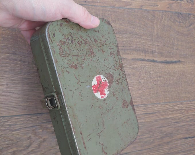 Vintage First Aid Army Kit. Military Medical Tin Box/ Red Cross Metal ...