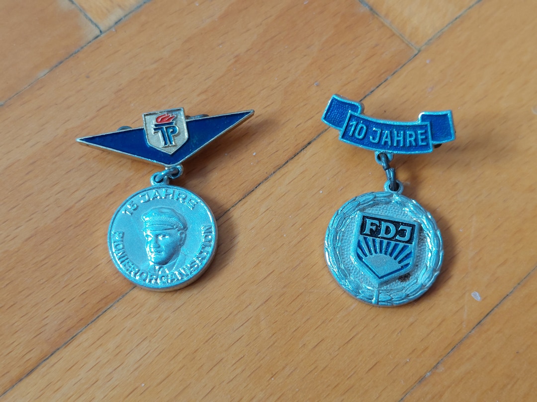 Vintage Set of 2 Pin Badge East Germany DDR GDR FDJ Ernst Thälmann ...