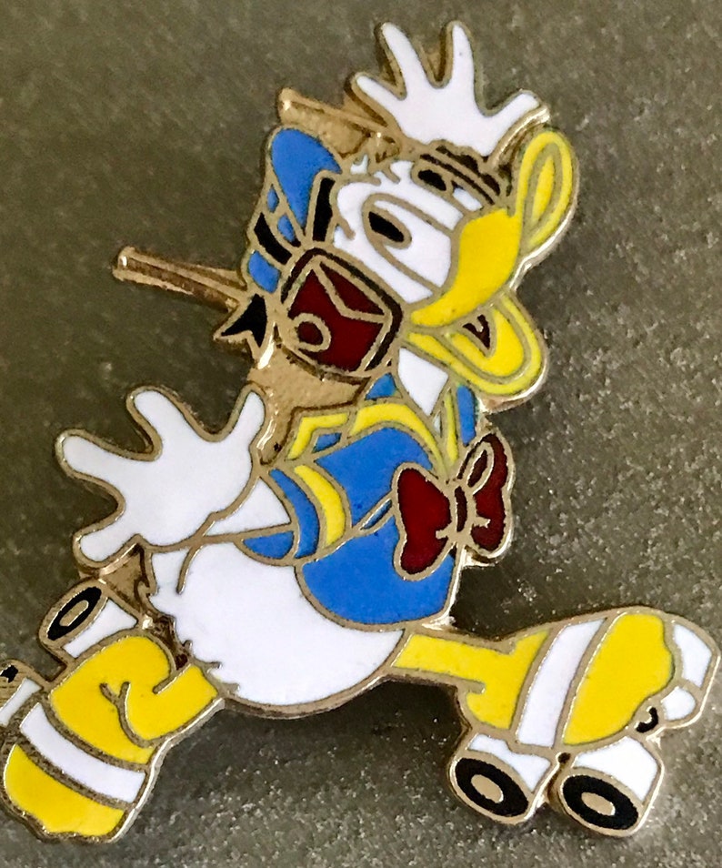 Collection of 6 Vintage Donald Duck Pin Backs - Etsy
