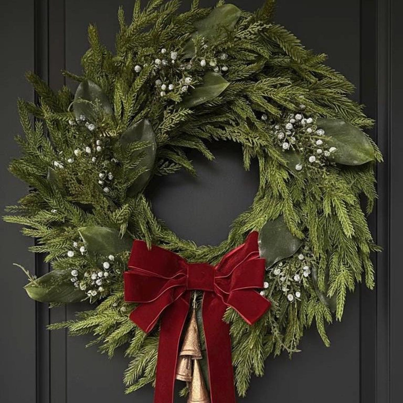 Classic Christmas Wreath | Real Touch Norfolk Pine, Magnolia & Juniper ...