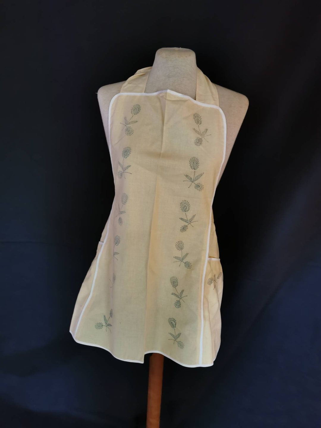 Pre-drawn Yellow Apron for Embroidery DIY Vintage Magical 60s Cooking ...