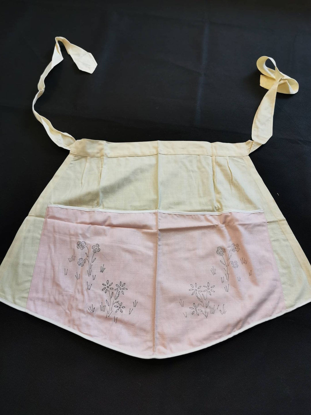 Pre-drawn Apron for Embroidery DIY Vintage Magical 60s Cooking Apron ...
