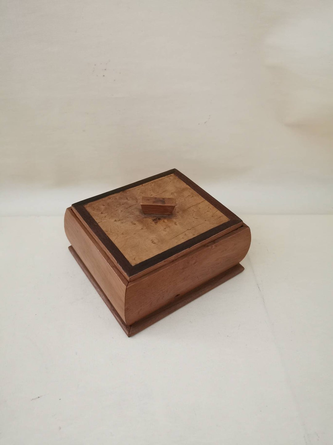 Super Nice Small Old Wooden Box Carving Vintage Lidded Box Ornaments ...