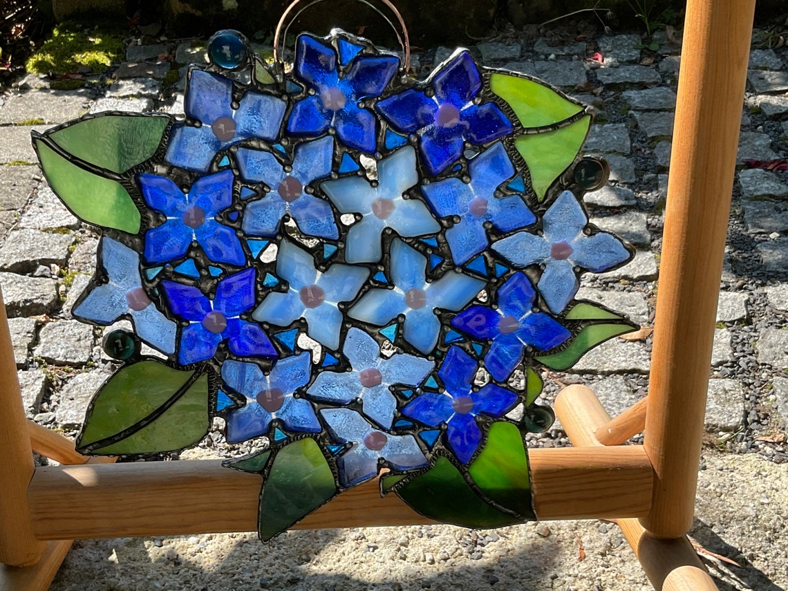 Hortensien/Blüten in Blau/ Glas Kranz/ Tiffanytechnik / - Etsy.de