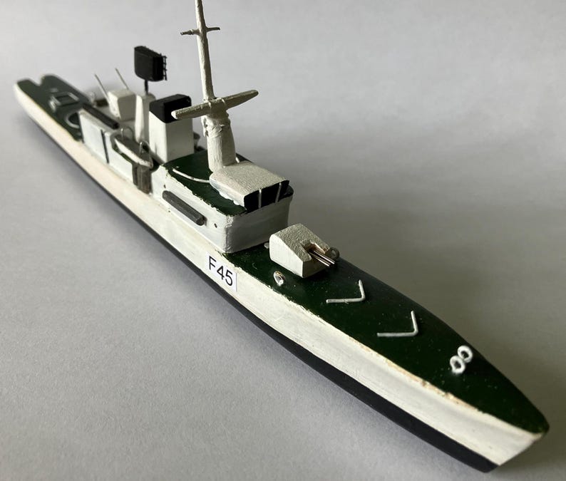 Ship Model. Leander Class Frigate HMS Minerva F45. Memorabilia. - Etsy
