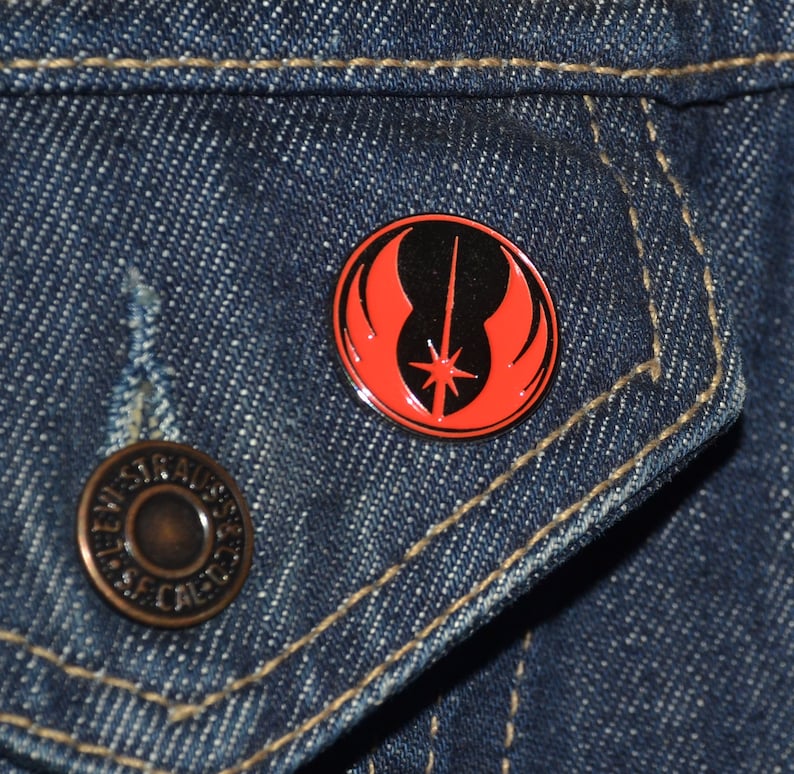 Jedi Logo Pin Black, Yellow, Blue or Red (diameter 22mm) Star Wars ...
