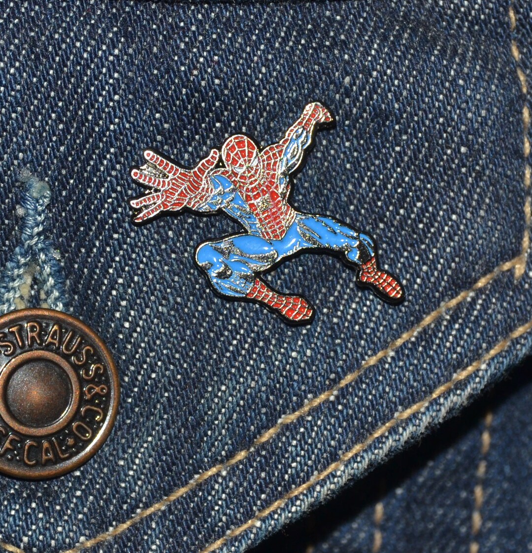 Spiderman Classic Style Pin (max.dim 30mm) - Enamel Metal Lapel Pin ...