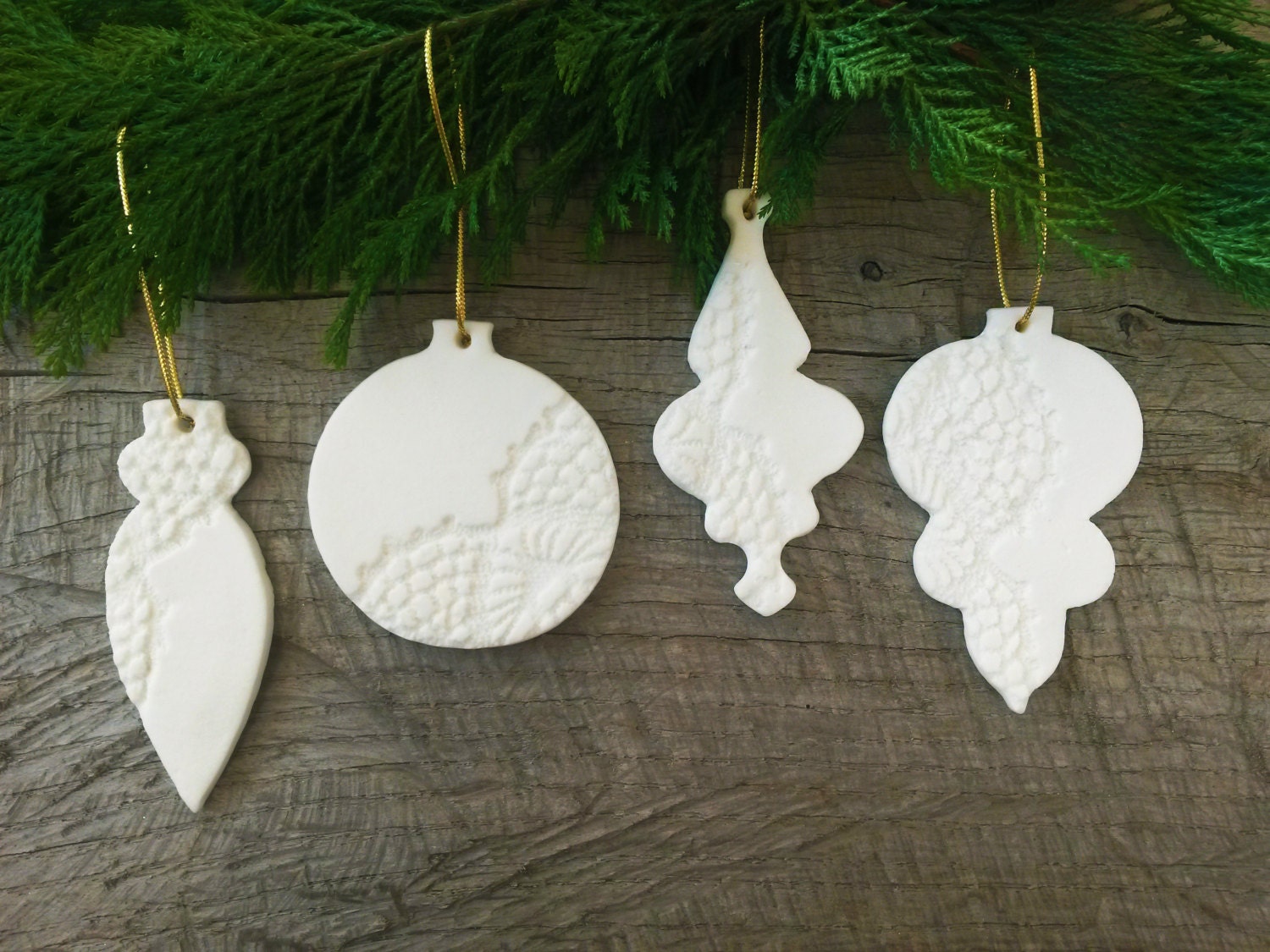 Set of 4 Christmas Bubble Shaped Ornaments With Partially Lace Imprint ...