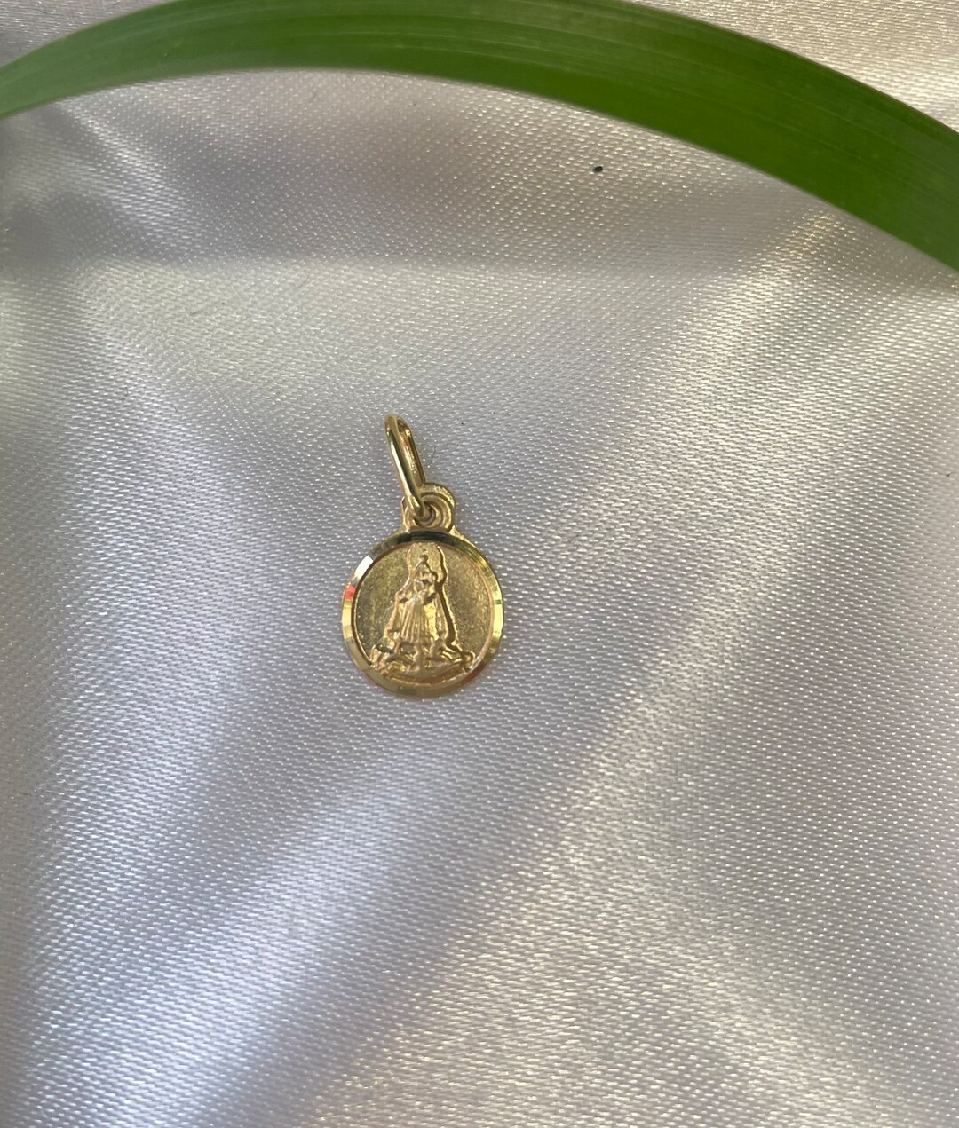 14kt Tinymedal Charity of Copper/pedant 14kt Charity of Copper ...