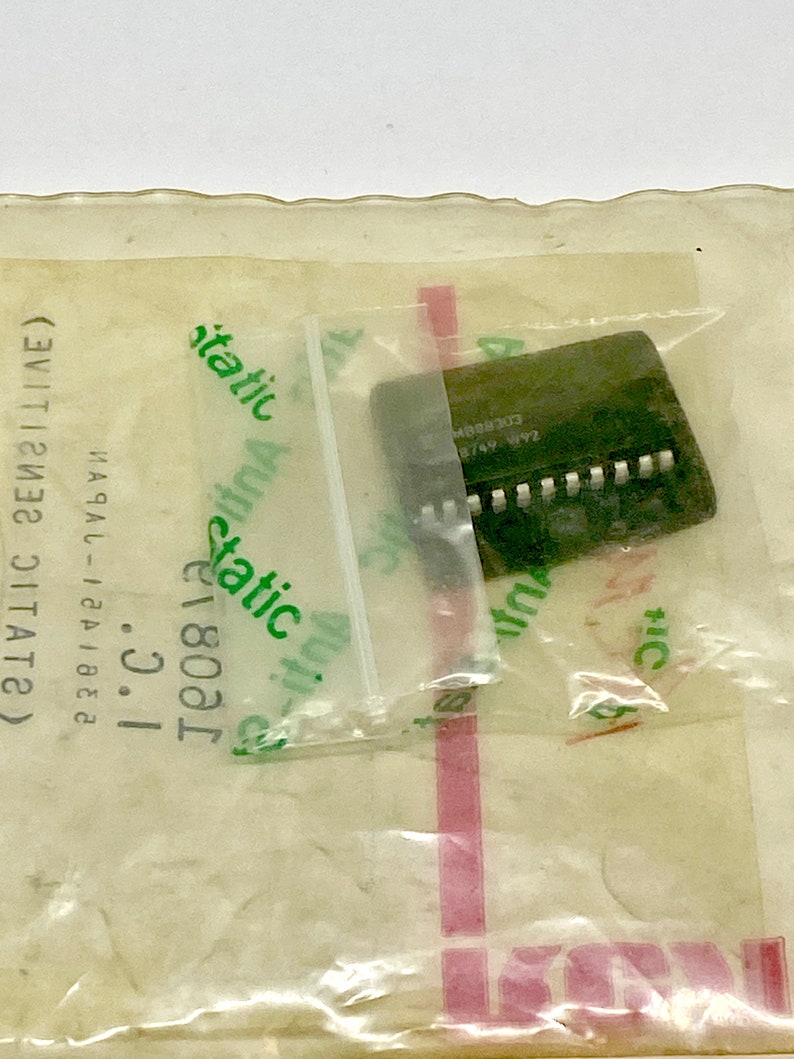 Fujitsu MB88303 NMOS Television Display Controller RCA 160879 Made in ...
