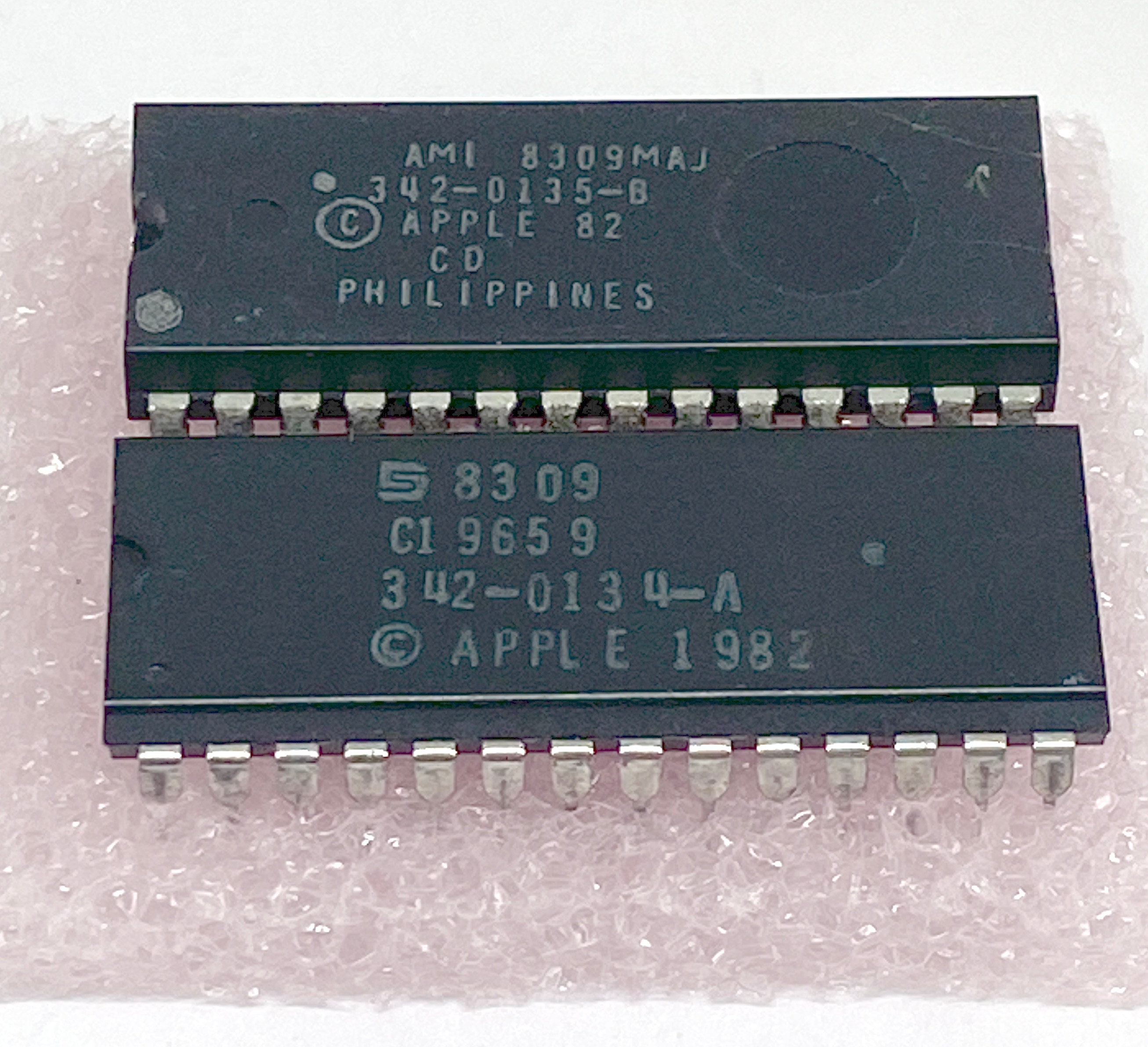 Lot of 2 Original Vintage Apple Computer CHIPS APPLE II 342-0135-B and ...