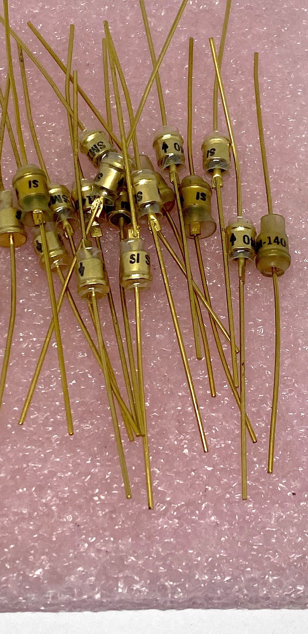 Lot of 16 Si SM-140 Diodes New Old Stock 1960s Date Code Gold Axial ...