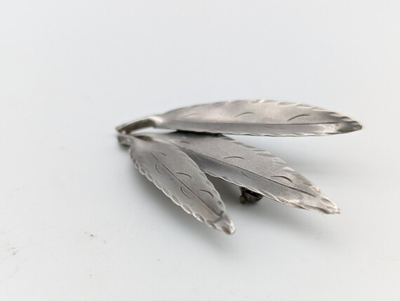 Rare Vintage NYE Sterling Silver Triple Etched Leaf B… - Gem