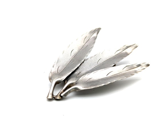Rare Vintage NYE Sterling Silver Triple Etched Leaf B… - Gem