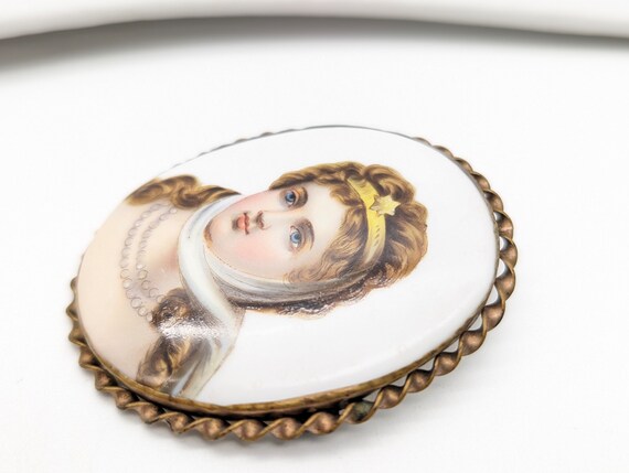 Antique Victorian Hand Painted Porcelain Cameo Brooch… - Gem