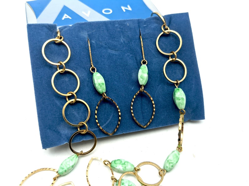 Vintage Avon Shell Disk & Green Bead Pendant Necklace - Etsy