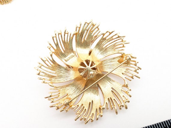 Large Vintage Monet Golden Cordelia Flower Brooch & E… - Gem