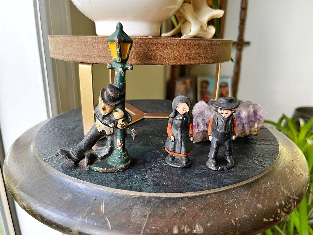 Cast Iron Figurines / Vintage Drunk on a Lamppost / Pilgrim Amish Pair ...