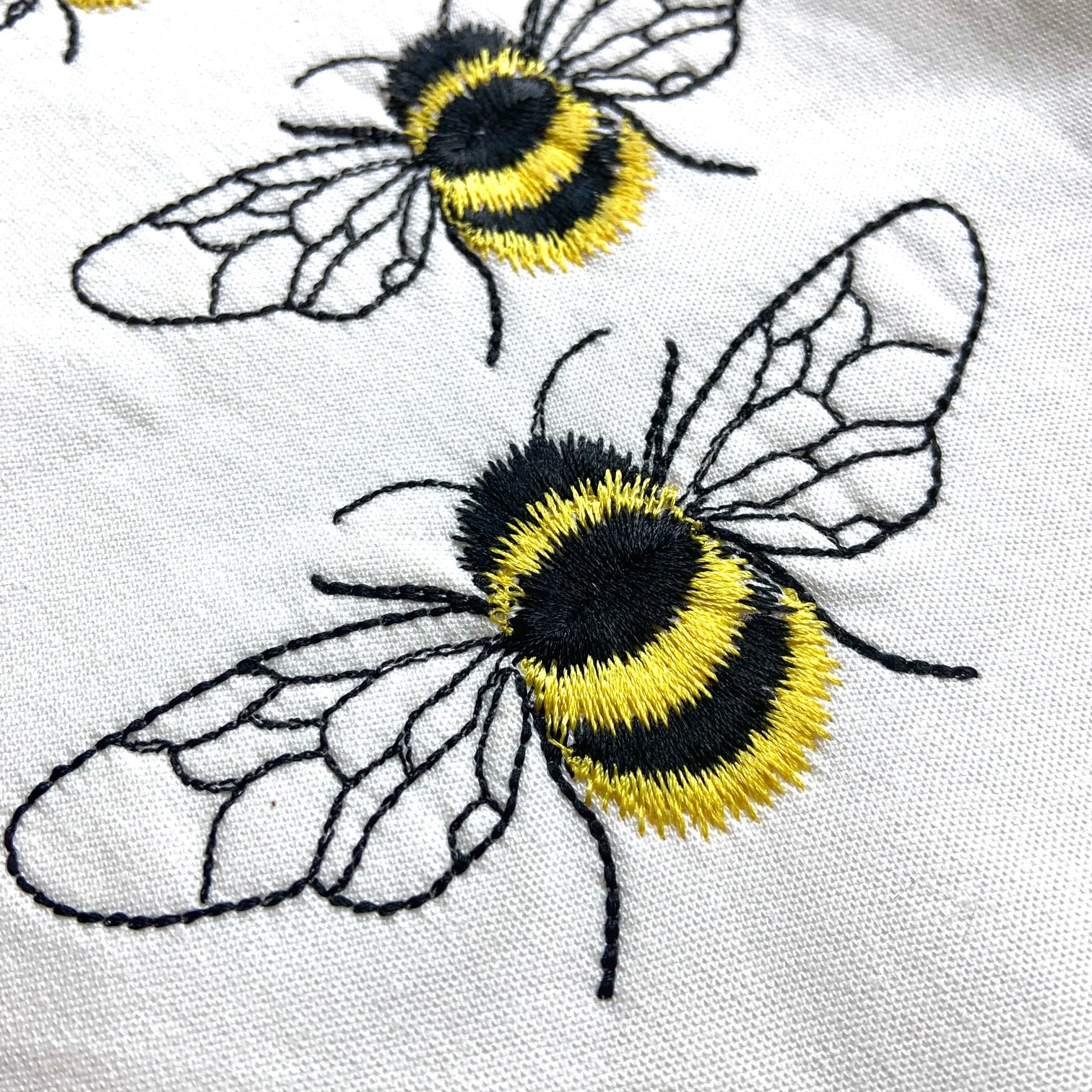 Bee Embroidery 4 Sizes Fits 4 X 4 Hoop | Etsy