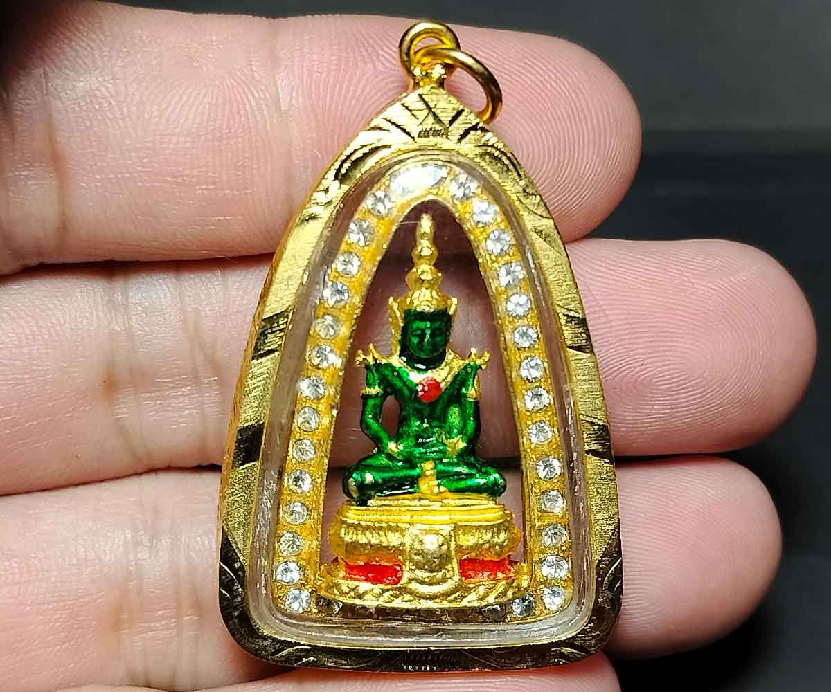 Emerald buddha amulet store