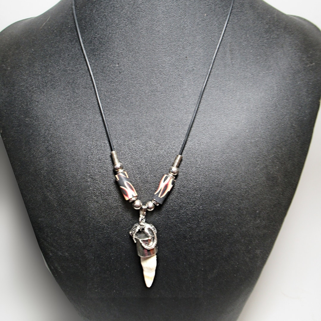 1 to 1.5 Inch Alligator Tooth Necklace, Gator Tooth Necklace, Alligator ...