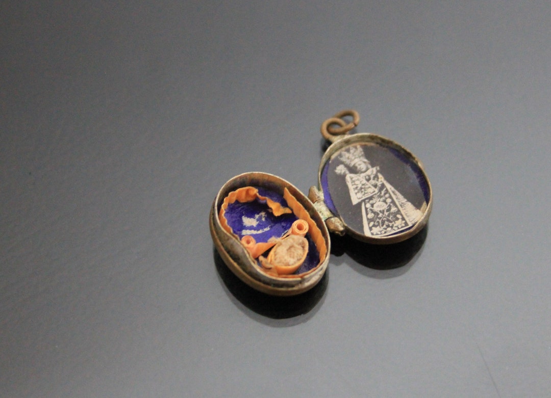 Reliquary Nun's Work Victorian Antique Catholic Relic Locket. - Etsy