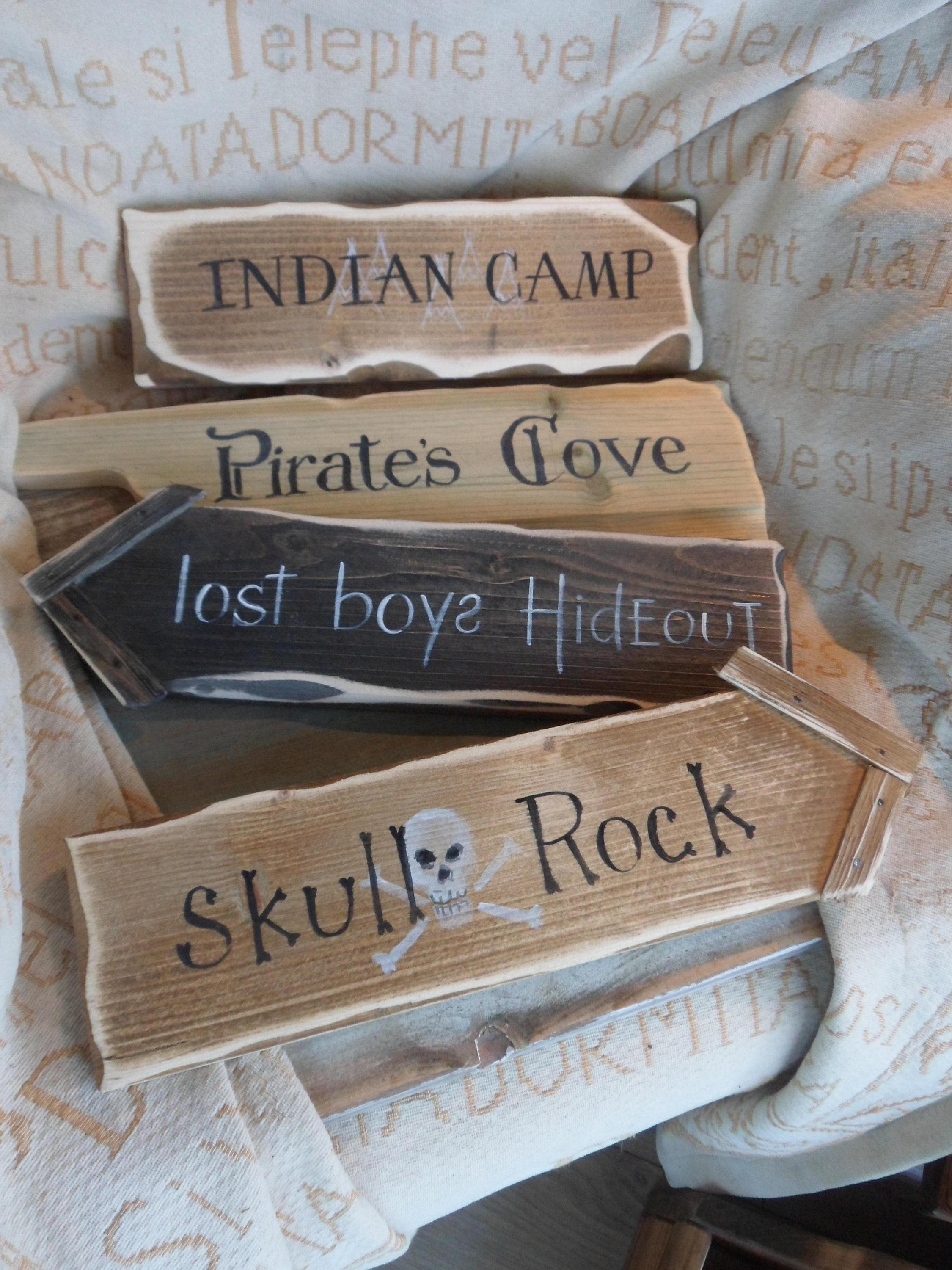 Peter Pan inspired Single & Multi pack signpost signs Neverland Lost ...