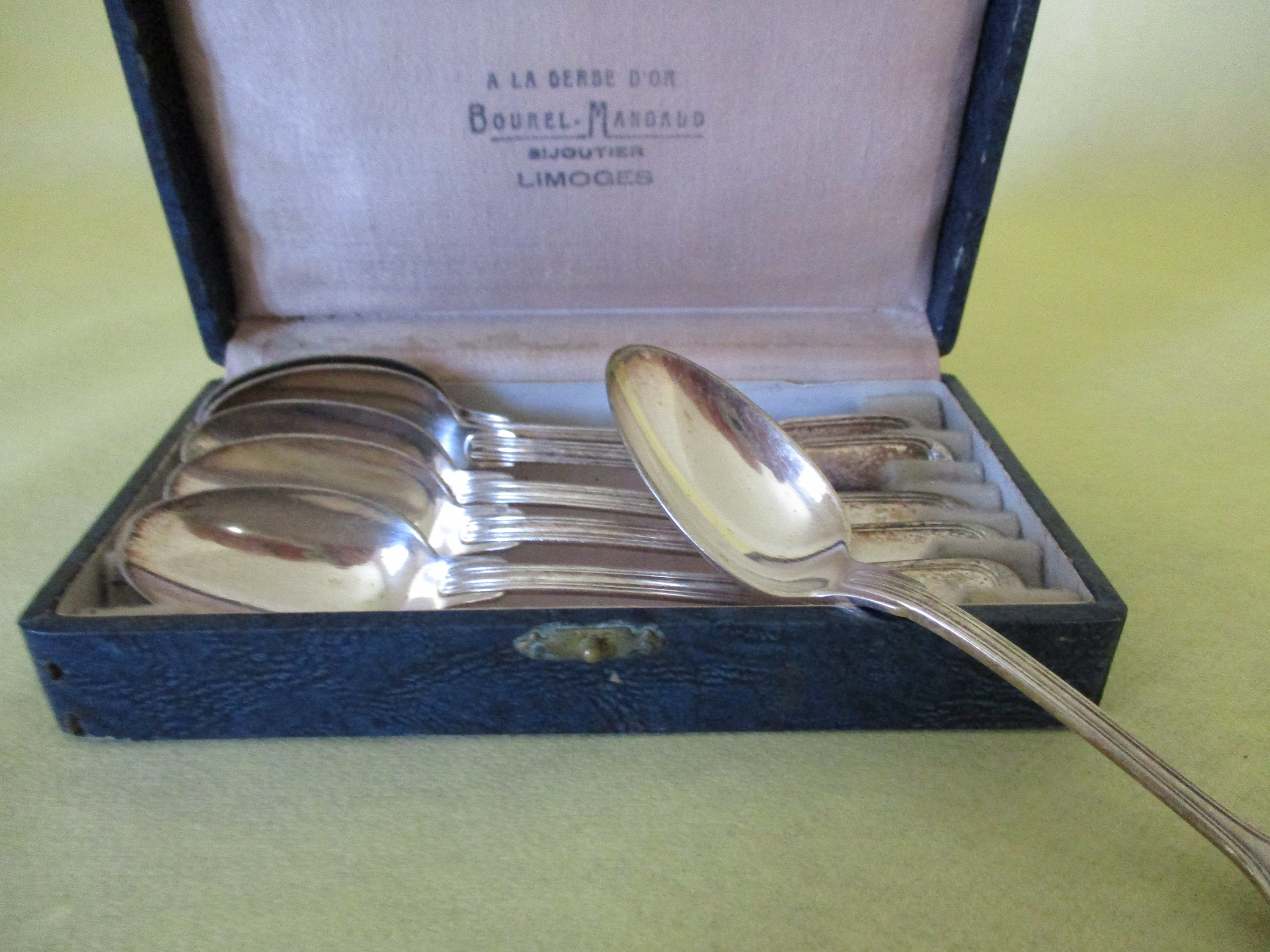Lovely set of vintage desert spoons with large serving spoon in ...
