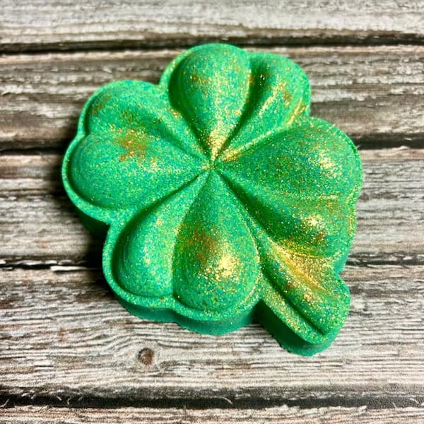 Clover in Resin - Etsy