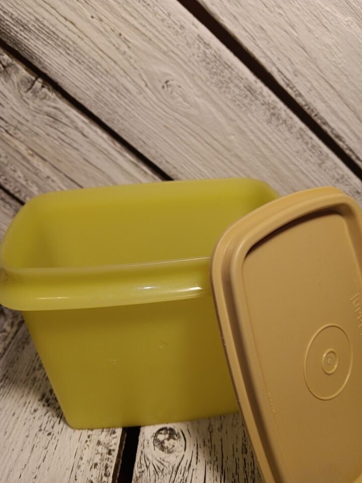 Vintage Tupperware Container - Yellow Cracker 1243-2 With Tan Lid 1244 ...