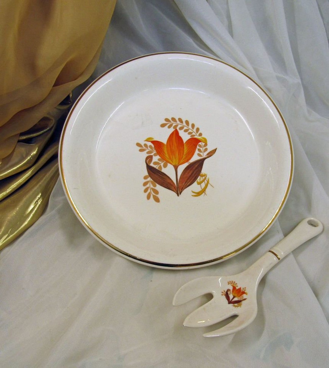 Harker Bakerite 'modern Tulip' Pie Plate and Serving Fork 1940's - Etsy