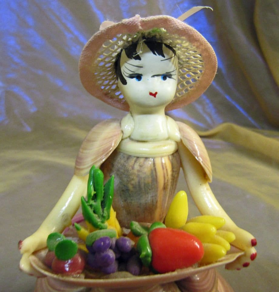 Clam Shell Cutie Souvenir Figurine - Etsy