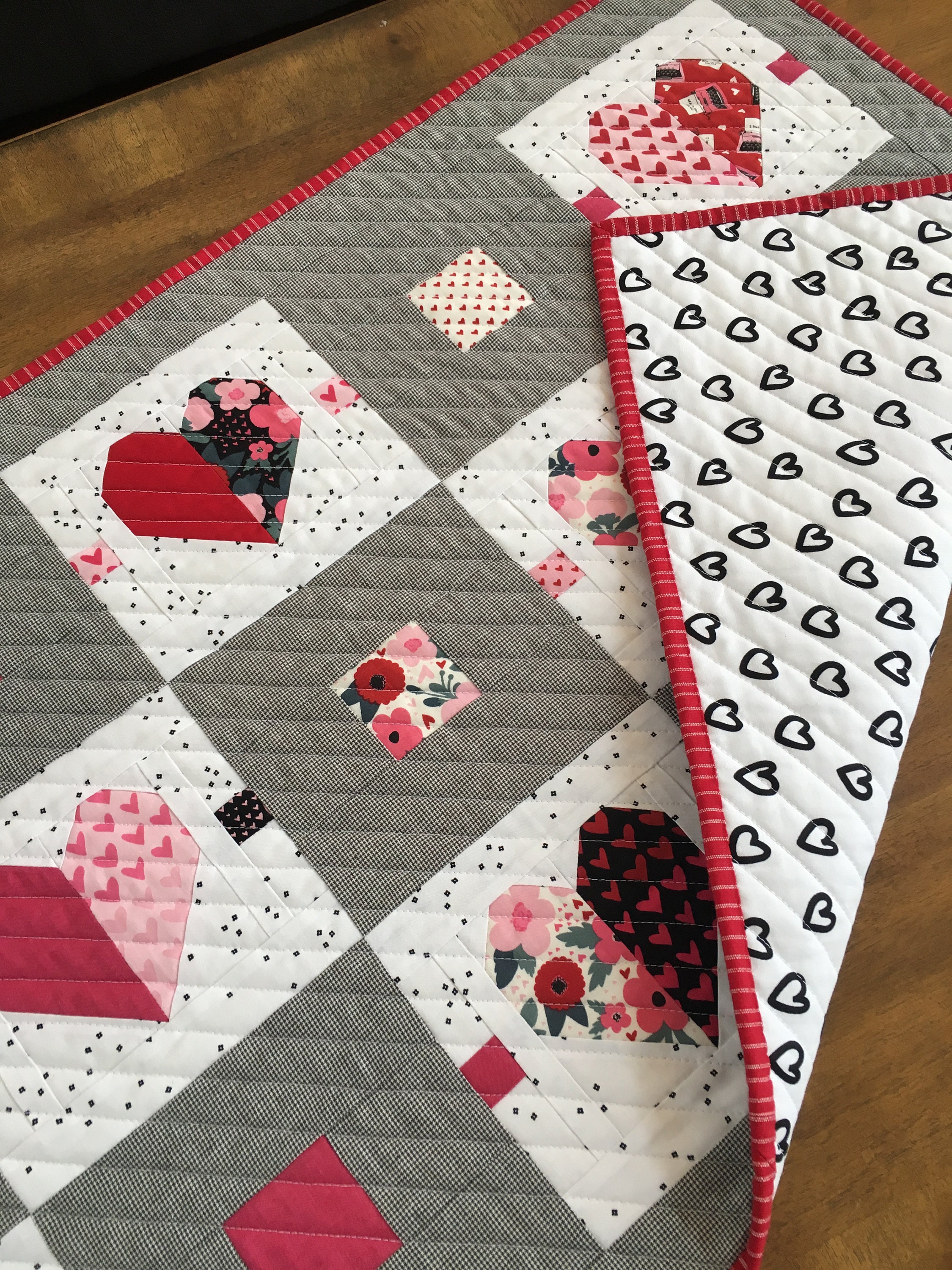 Quilted Valentine Table Runner Pattern: Heart Blocks (PDF Pattern) - Etsy